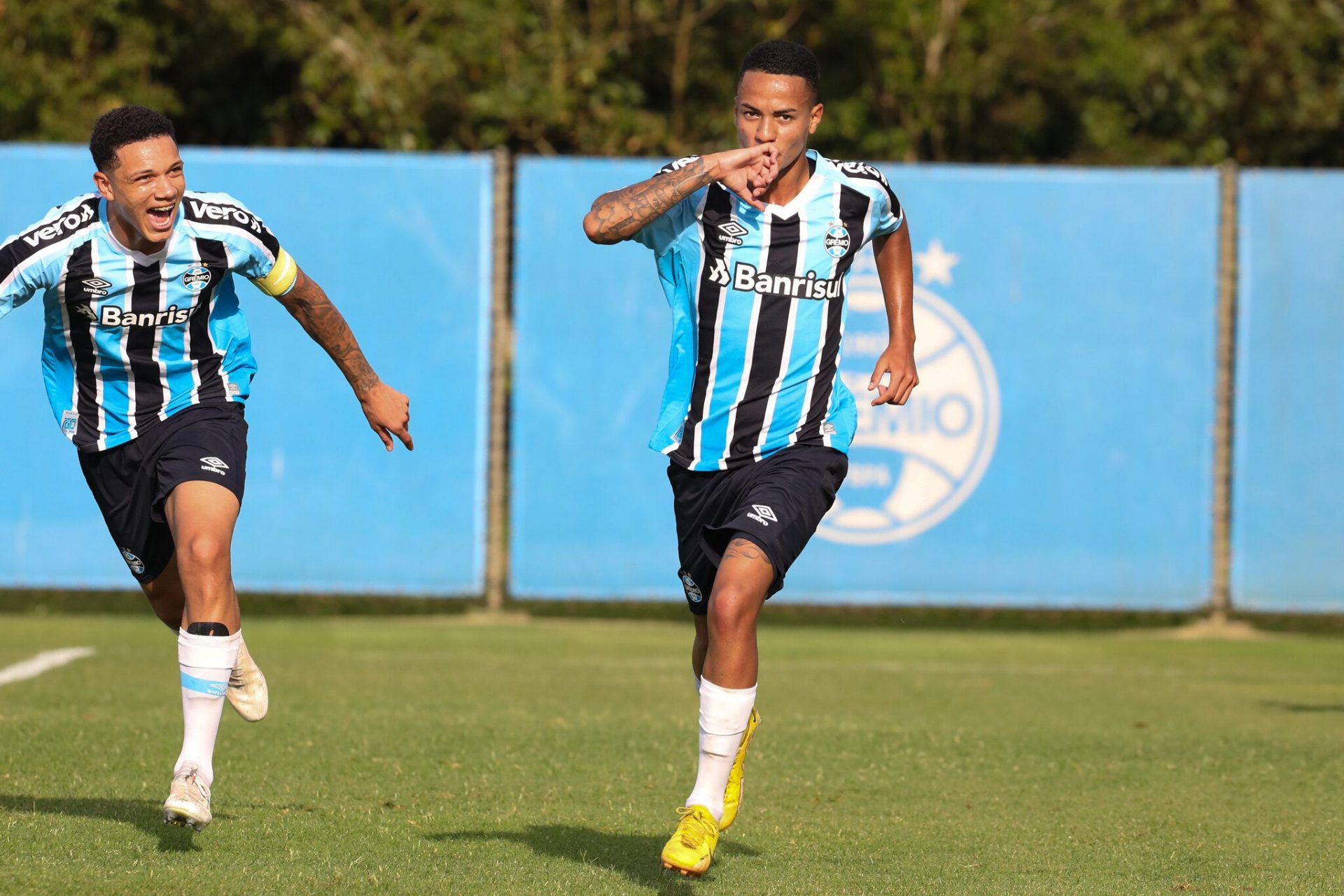 Clube vai 'perder' R$ 340 milhões, saída livre: Grêmio não consegue fechar negócio e jogador ...